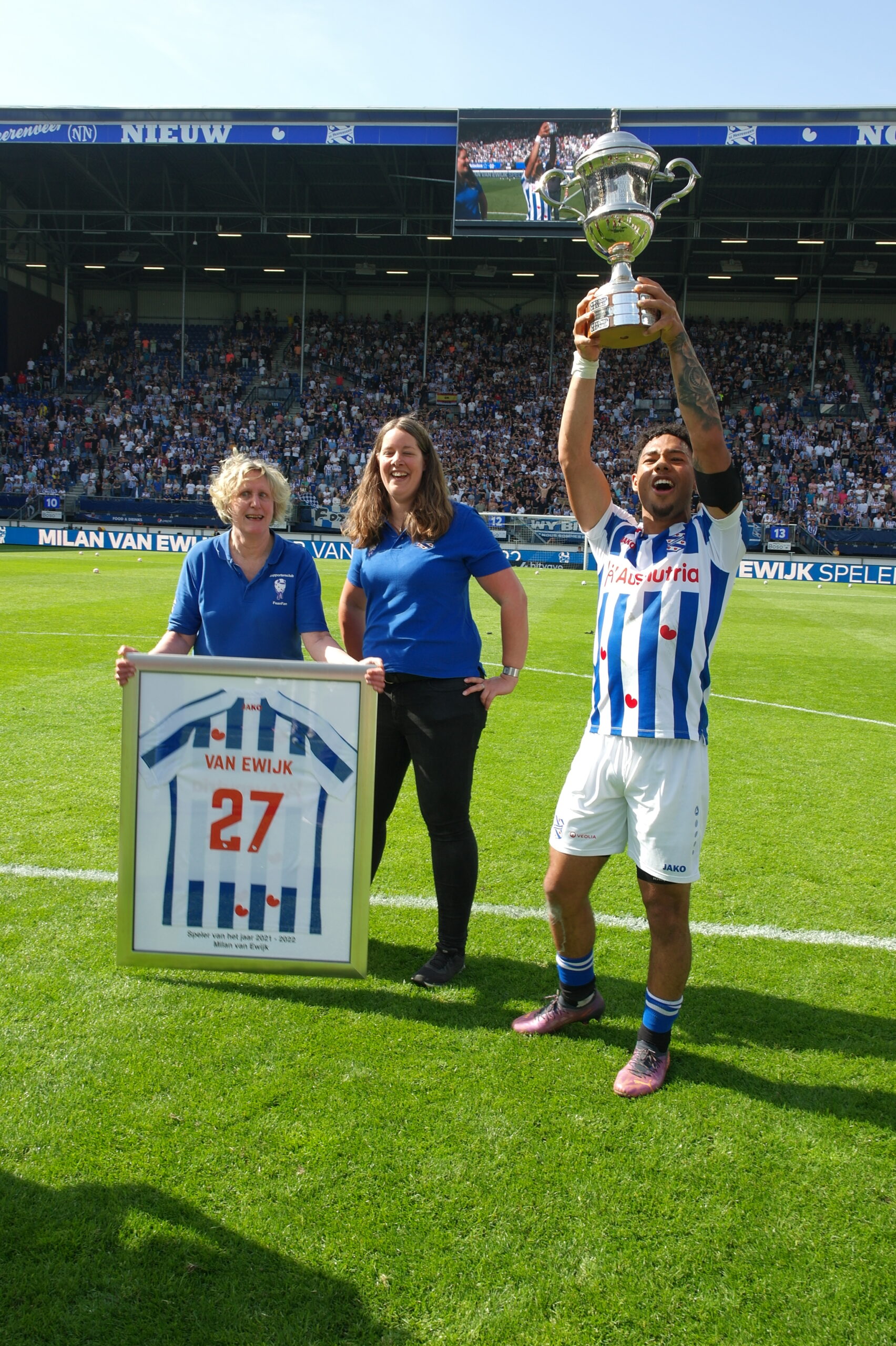 Milan van Ewijk verkozen tot speler van het jaar - FeanFan
